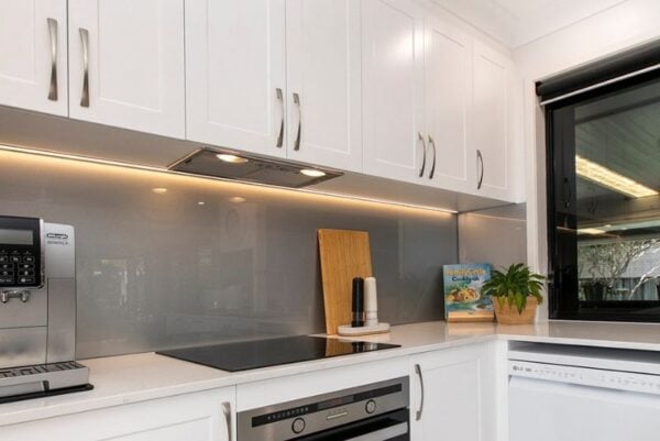 Laminate Benchtops vs Engineered Stone For Your Kitchen Benchtops - MKN ...